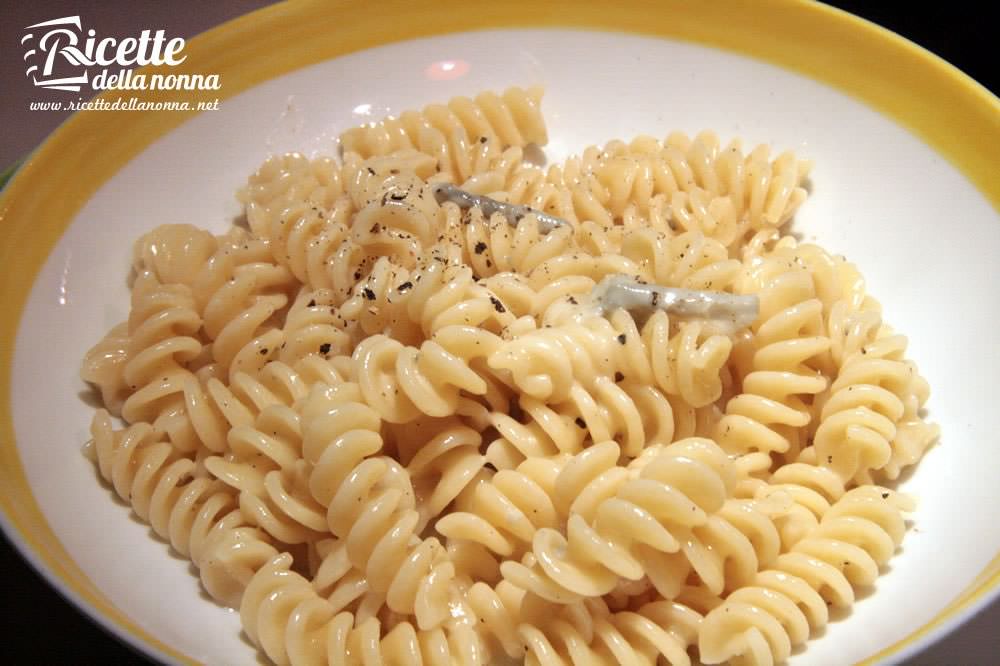 UNIVERSAL MOOD : Ricetta. PASTA AI 4 FORMAGGI, con Foto