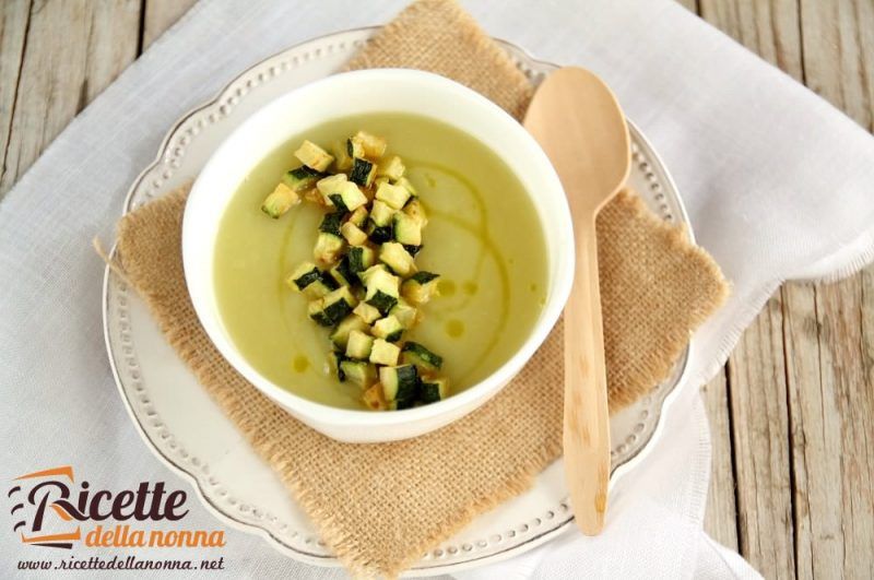 Potage di patate con brunoise di zucchine fritte | Ricette della Nonna