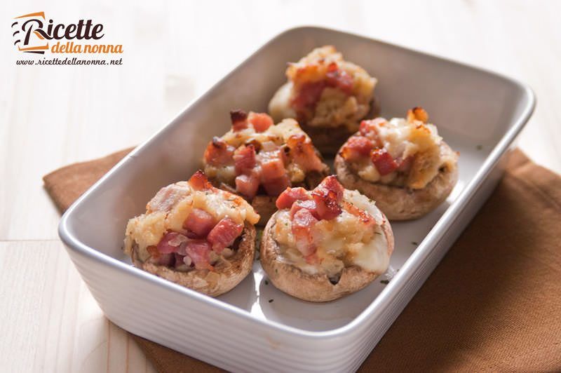 Funghi ripieni di pancetta e formaggio Asiago | Ricette della Nonna