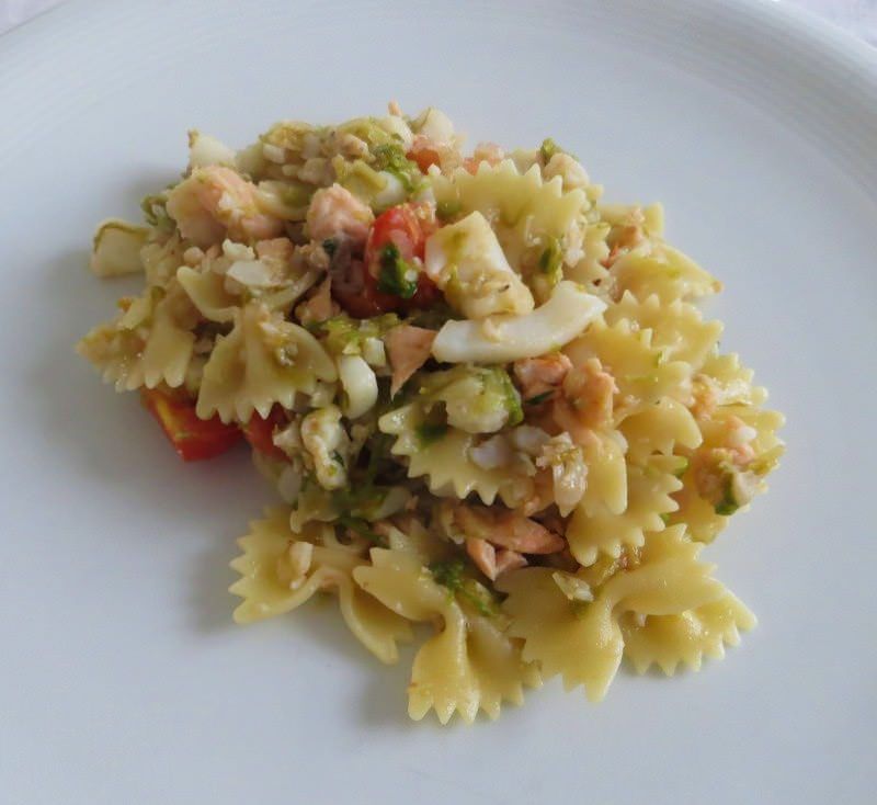 Farfalle con pesce e scarola | Ricette della Nonna