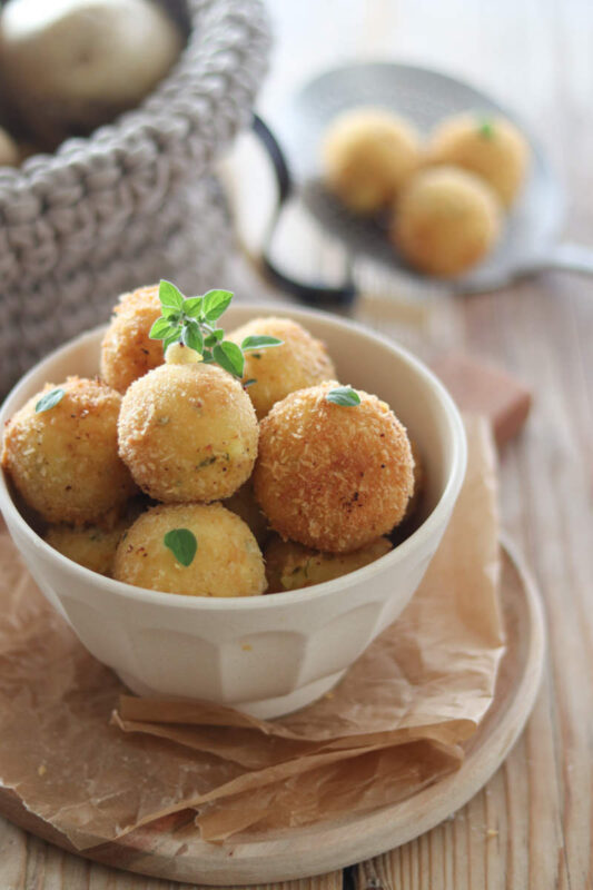 Crocchette di patate, croccanti fuori e morbide dentro | Ricette della ...