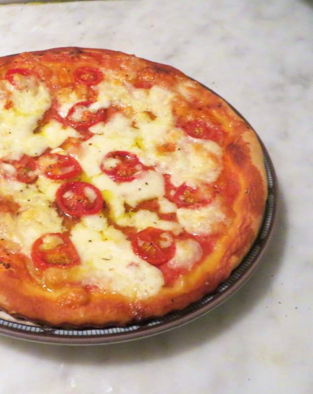 Pizza pomodorini e bufala | Ricette della Nonna