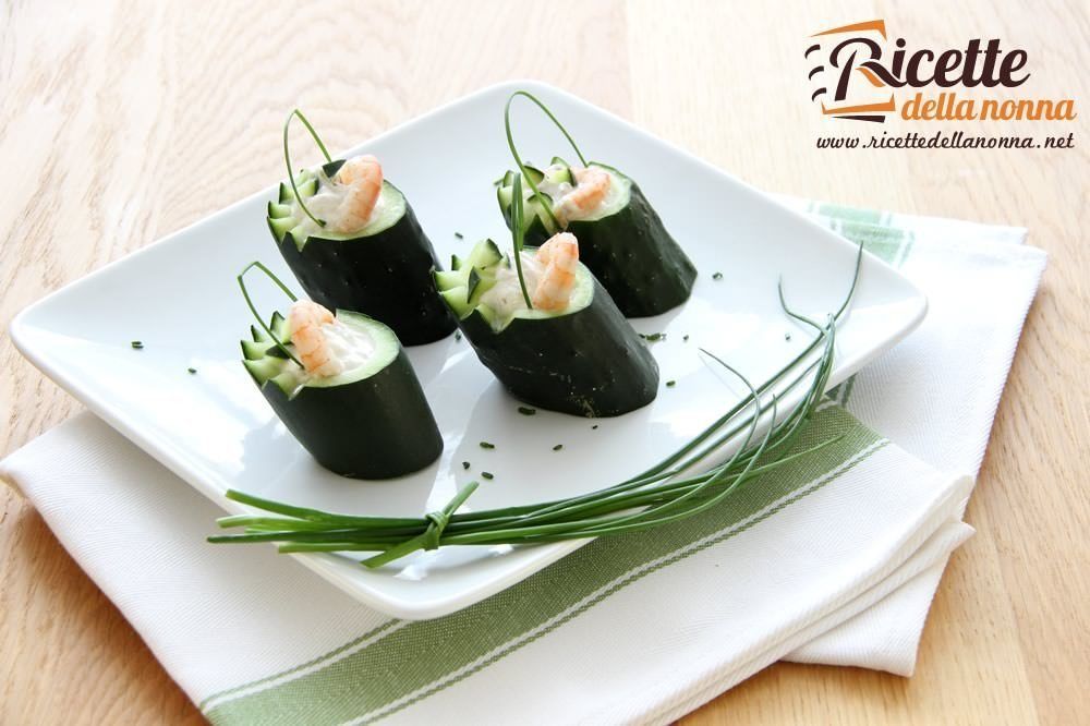 Cetrioli ripieni di gamberi e yogurt | Ricette della Nonna