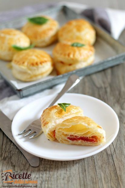 Ricetta rustici leccesi | Ricette della Nonna