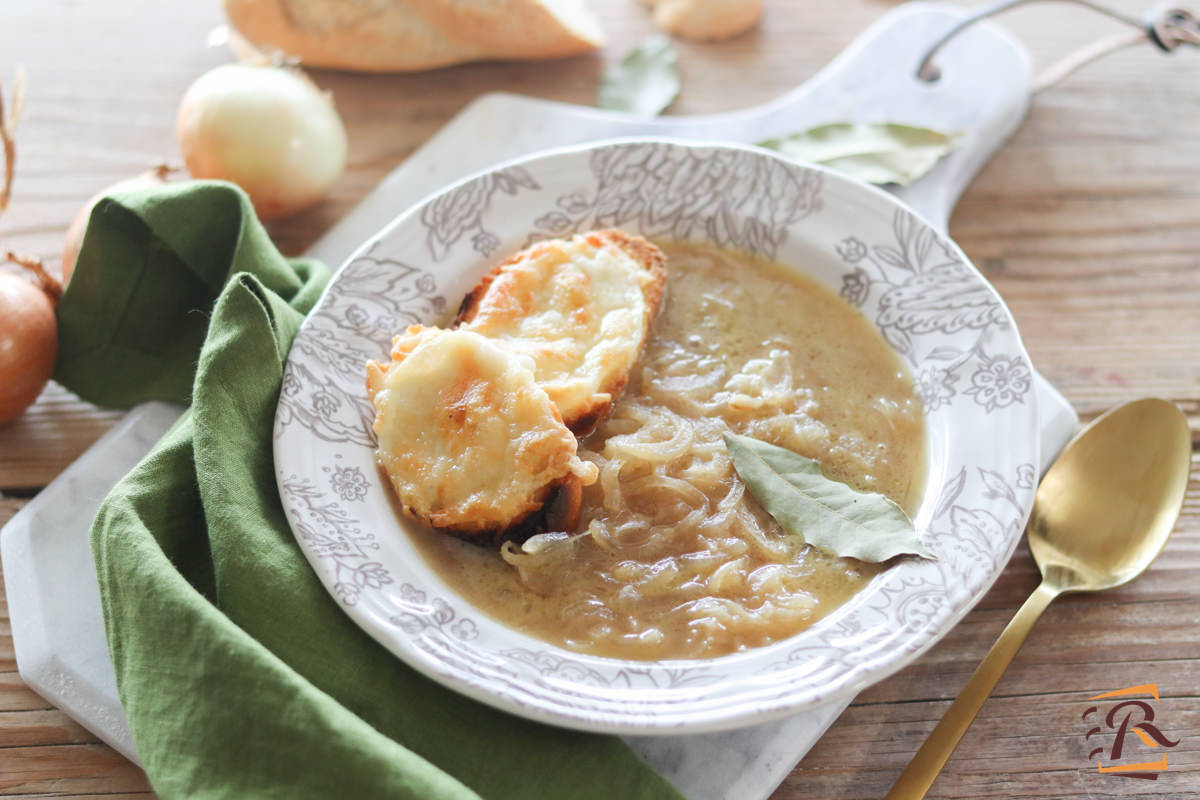 Zuppa di Cipolle, la classica ricetta del piatto francese| Ricette ... Zuppa di Cipolle, la classica ricetta del piatto francese| Ricette ...