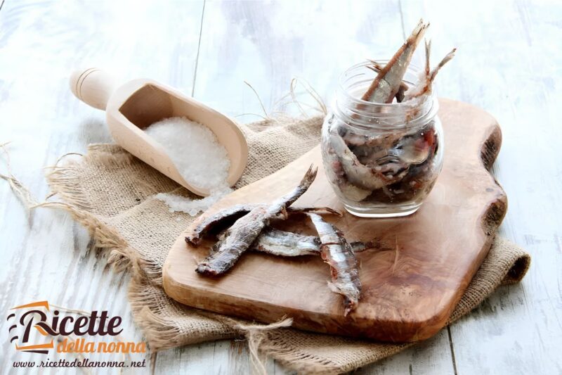 Come fare le acciughe sotto sale in casa? Ricetta passo passo per le ...